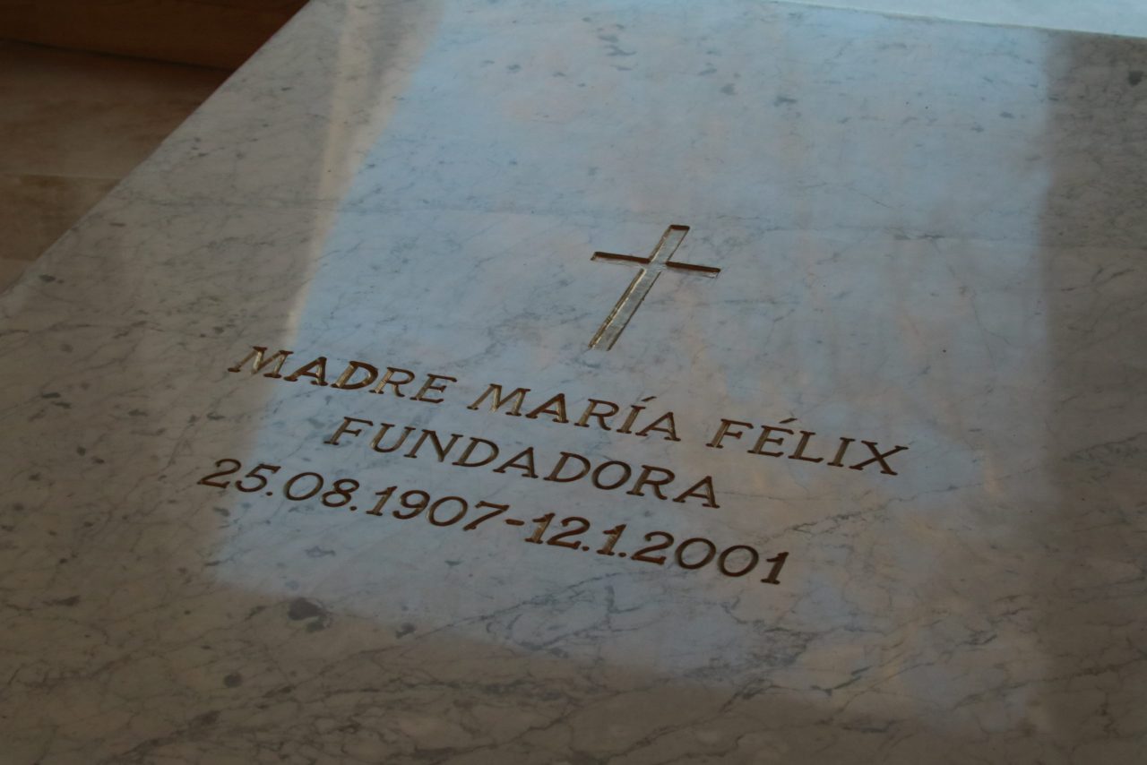 VISITAR SU SEPULTURA - Madre María Félix Torres
